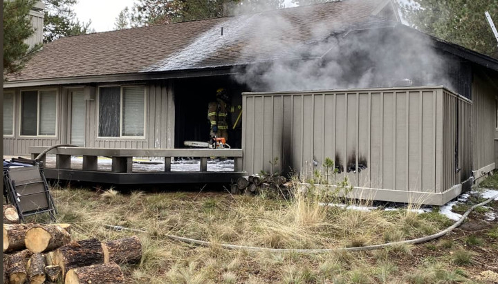 Fire damages unoccupied Sunriver home - KTVZ